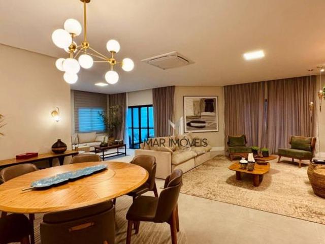 Apartamento à Venda na Praia das Pitangueiras em Guarujá