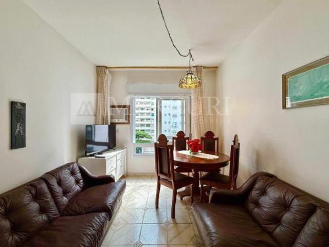 Apartamento à venda na Praia das Pitangueiras em Guarujá