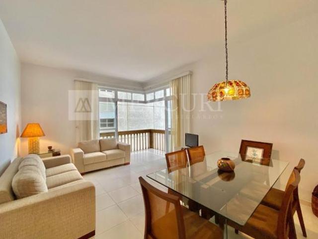Apartamento à venda na Praia das Pitangueiras em Guarujá