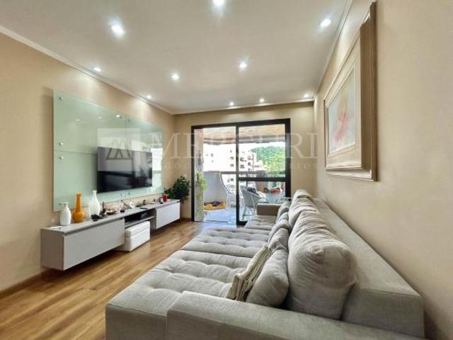 Apartamento à venda na Praia das Pitangueiras em Guarujá