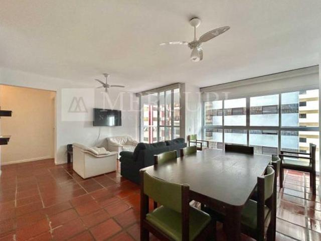 Apartamento à venda na Praia das Pitangueiras em Guarujá