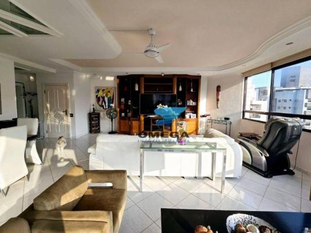 Apartamento à venda na praia das Pitangueiras em Guarujá I Omega Imóveis