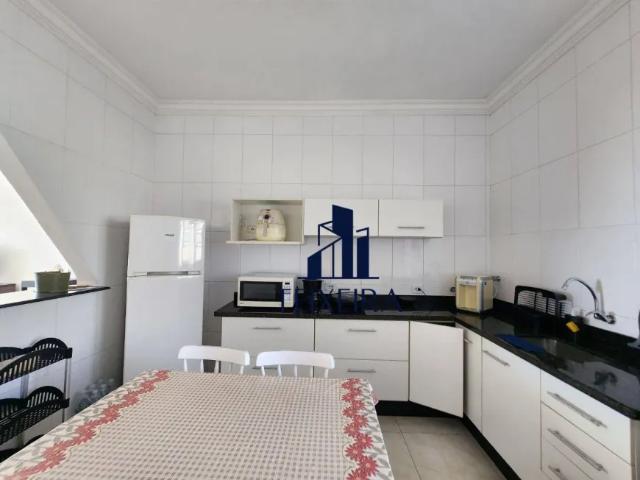 Apartamento a venda na praia das Pitangueiras, frente ao mar, 3 dormitórios, com sacada e 1 vaga de