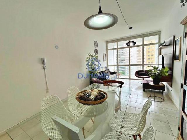Apartamento à venda na Praia das Pitangueiras no Guarujá, com vista para o mar