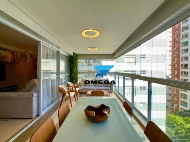 Apartamento à venda na praia das Pitangueiras no Guarujá I Omega Imoveis