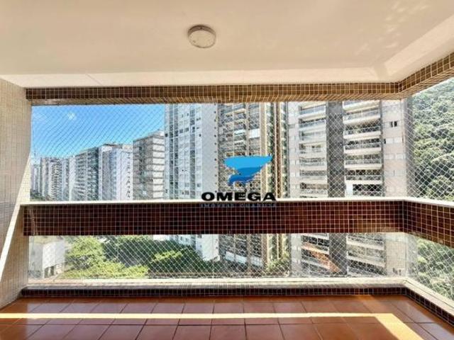 Apartamento à venda na praia das Pitangueiras no Guarujá I Omega Imoveis