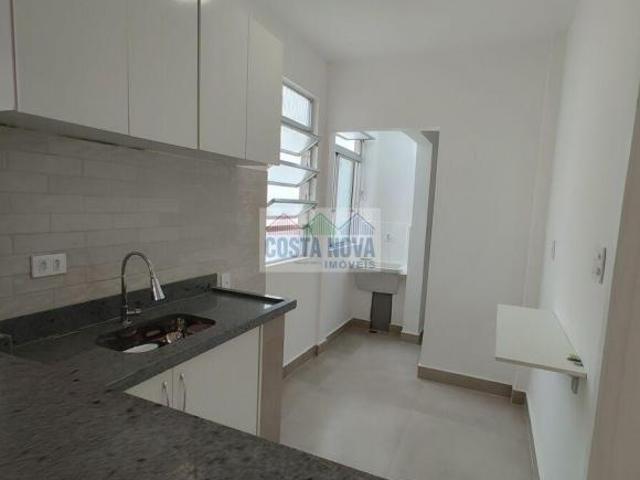 Apartamento à venda na praia do Boqueirão, Santos, vista mar e totalmente reformado