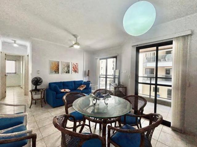 Apartamento à venda na praia do Tombo no Guarujá, SP
