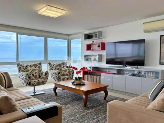 Apartamento à venda na Praia Grande