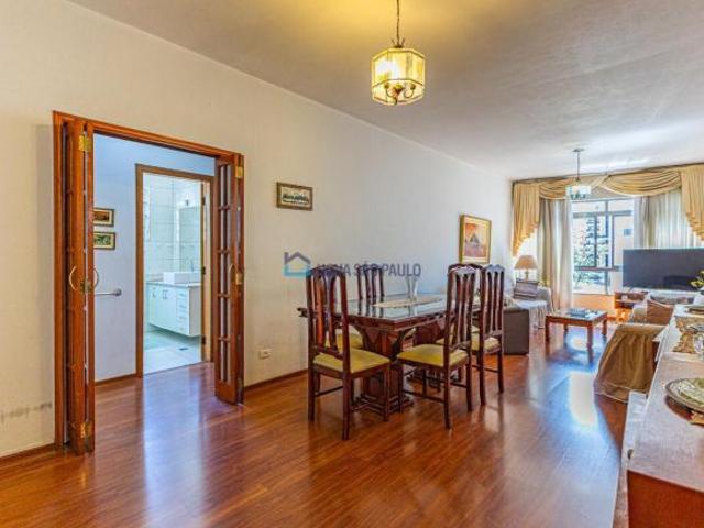 Apartamento à venda na Rua Tutóia com 120 m², 3 dormitórios reformados e excelente ventilação