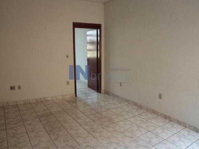 Apartamento à venda na rua Barão do Rio Branco em Jundiaí, com 2 dorm sala, cozinha, varanda priva