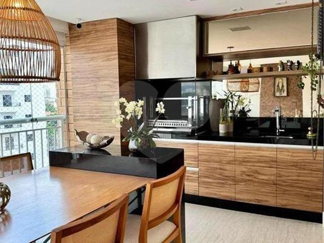 Apartamento á venda na Rua Maria Curupaiti