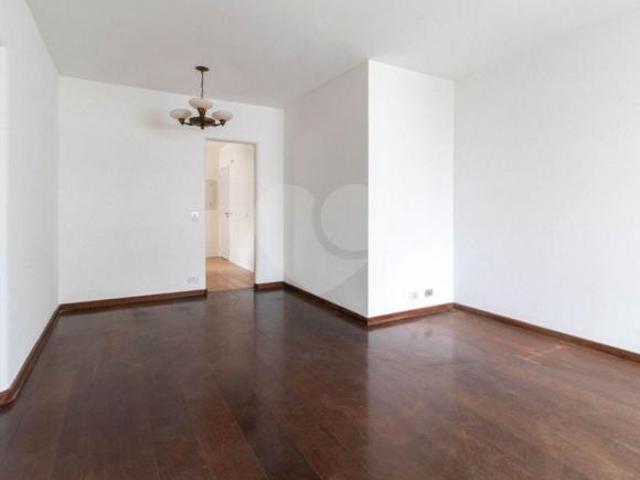 Apartamento à venda na Rua Oscar Freire