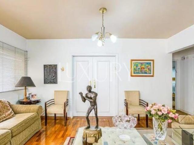 Apartamento à Venda na Rua Oscar Freire, 223m², 2 vagas. Oportunidade