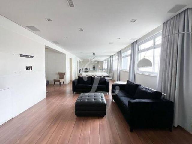 Apartamento à venda na Rua Oscar Freire, com 2 dormitórios e 2 vagas. Pronto pra morar
