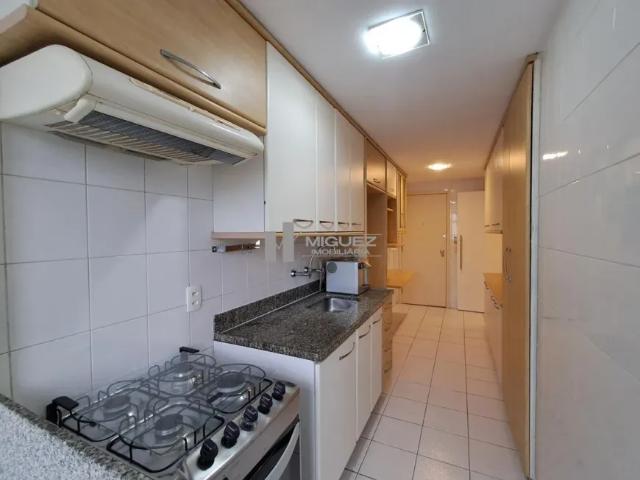 Apartamento à venda na rua São Francisco Xavier Tijuca. Excelente 2 quartos com varanda, vista liv