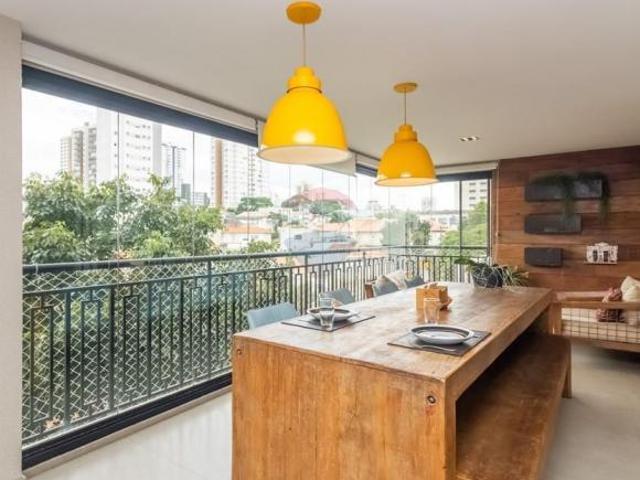 Apartamento à venda na região da Vila Mariana com 140 m², 3 suítes e 2 vagas por R$ 2.100.000,00