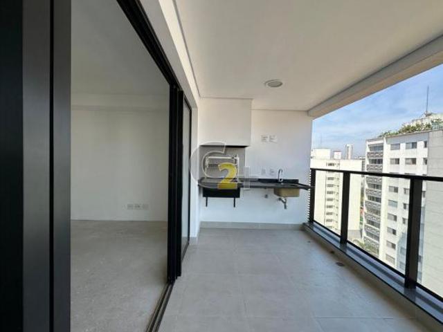 Apartamento à venda na Sumaré com 3 suítes e 3 vagas e depósito