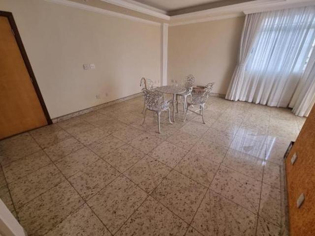 Apartamento à venda na Sagrada Família