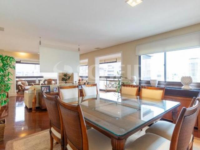 Apartamento á Venda na Santa Cecília com 186m², 3 quartos sendo 3 suítes, 3 vagas