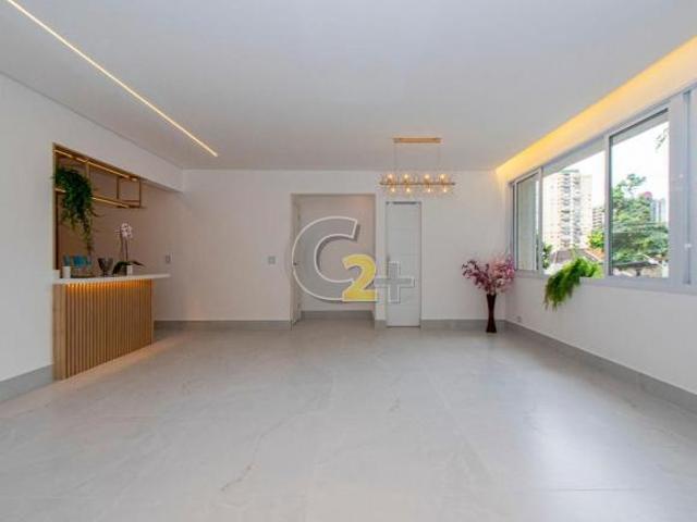 Apartamento à venda na Santa Cecília com 3 suítes e 1 vaga