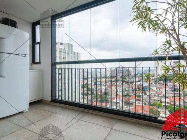 Apartamento à venda na Saúde, 1 quarto com suíte, sala com sacada, 1 banheiro, 1 vaga. 40m². piscin