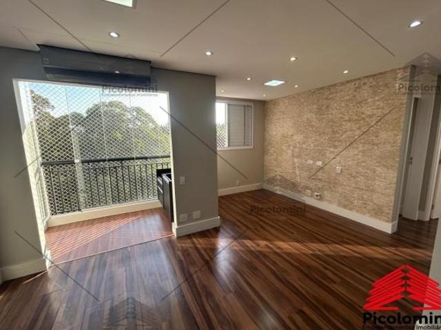 Apartamento à venda na Vila Andrade, 64m² com 2 quartos, sendo uma suíte, sala 2 ambientes com varan