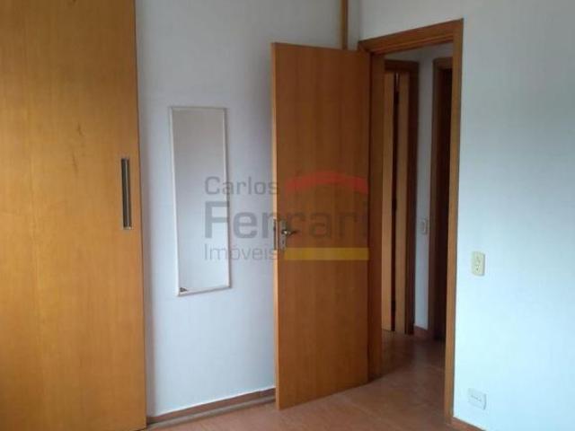 Apartamento á venda na Vila Albertina, com dois quartos e vaga de garagem