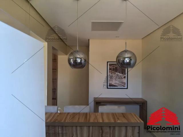 Apartamento À Venda na Vila Alpina com 2 quartos, suíte, sacada, cozinha planejada, 1 vaga. Piscina