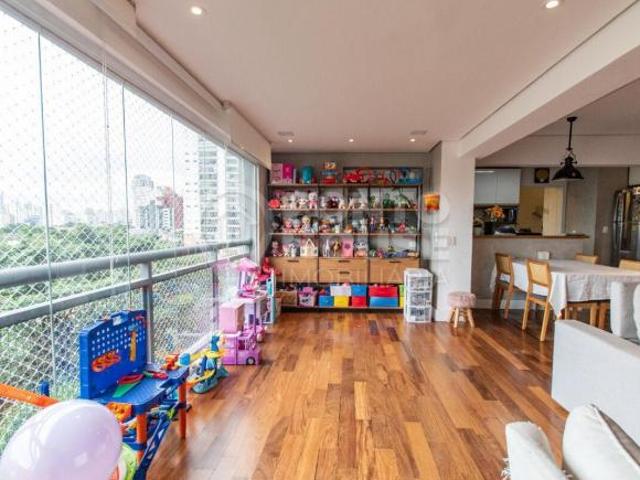 Apartamento à venda na Vila Gumercindo 3 suítes 4 banheiros 3 vagas, andar alto