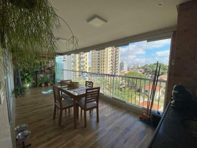 Apartamento à venda na Vila Gumercindo com 3 quartos e 2 vagas de garagem