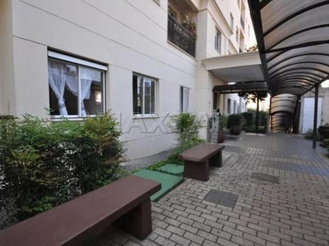 Apartamento à venda na Vila Gustavo, com 2 dormitórios, sala com varanda e 1 vaga de garagem