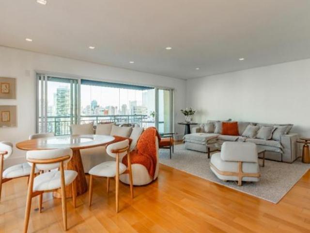 Apartamento à venda na Vila Olímpia