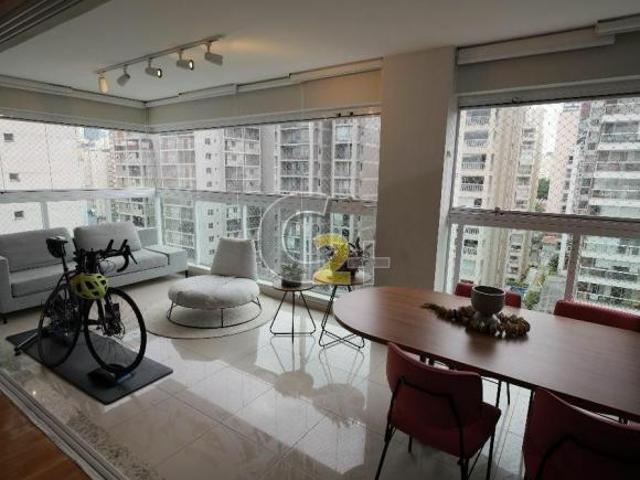 Apartamento à venda na Vila Olímpia, 4 suites, 3 vagas, 210m²