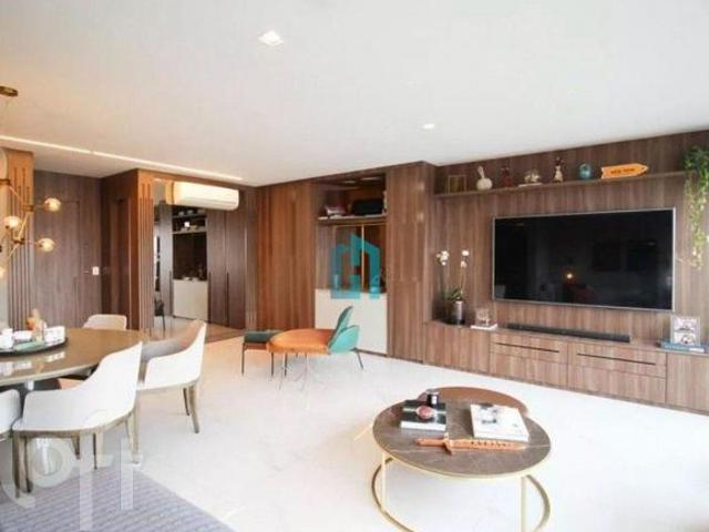Apartamento à Venda na Vila Olímpia 101m²