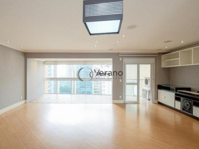Apartamento à Venda na Vila Olímpia
