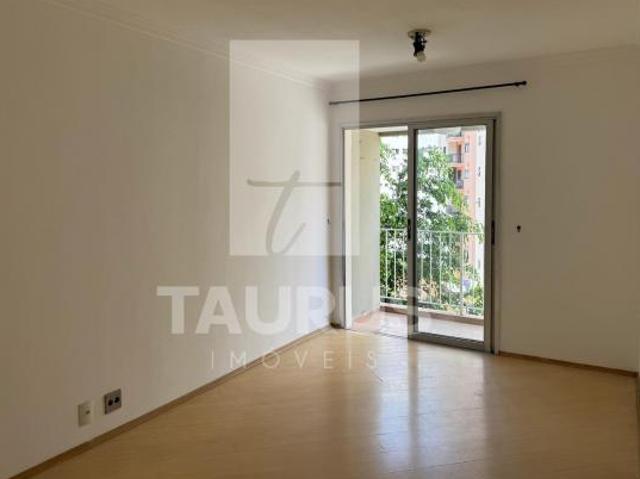 Apartamento à venda na Vila Olímpia. 2 quartos, 1 vaga, varanda, 50m²