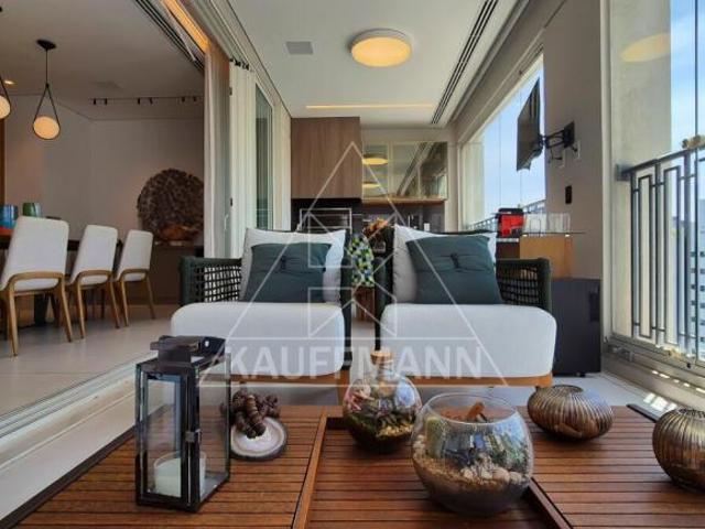 Apartamento à Venda na Vila Olímpia 3 Quartos Suítes 4 Vagas 217m² de Área Útil