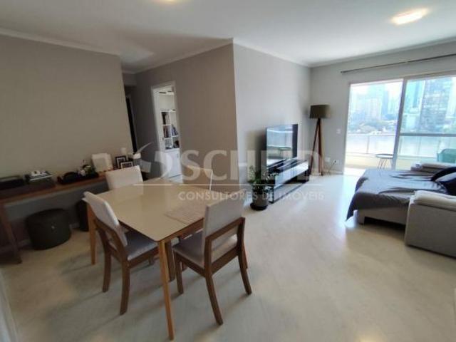 Apartamento à Venda na Vila Olímpia com 3 Dormitórios com 117m² com uma suíte e 1 vaga