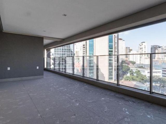 Apartamento á Venda na Vila Olímpia com 160m², 3 quartos sendo 3 suítes, 3 vagas