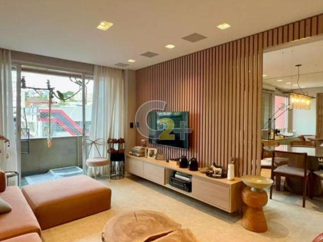 Apartamento á venda na Vila Madalena com 3 quartos, 1 suíte, 2 vagas