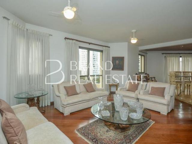 Apartamento à Venda na Vila Mariana, 225 m² Sofisticação, Espaço e Conforto, com 3 suítes e 4 vaga