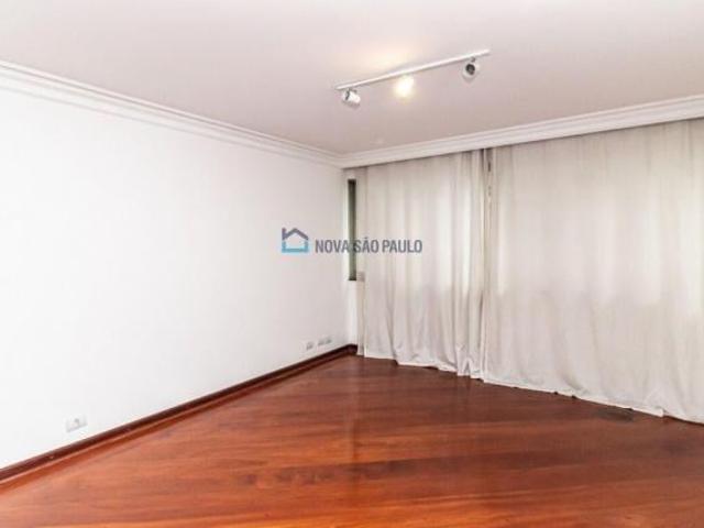 Apartamento à venda na Vila Mariana com 3 dormitórios 1 suíte próximo ao Metrô