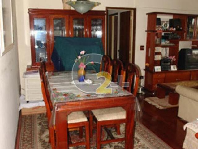 Apartamento à venda na Vila Mariana com 3 quartos, sendo 1 suíte e 2 vagas