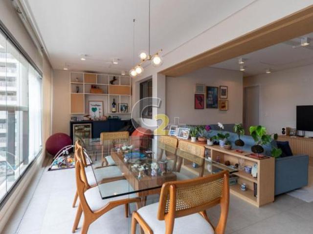 Apartamento à venda na Vila Mariana com 3 suítes e 2 vagas