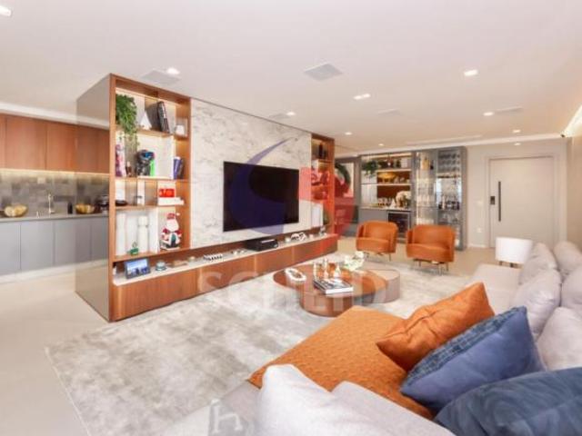 Apartamento á Venda na Vila Mariana com 209m², 4 quartos sendo 3 suítes, 3 vagas