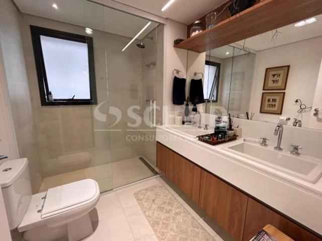 Apartamento á Venda na Vila Mariana com 209m², 3 quartos sendo 3 suítes, 3 vagas