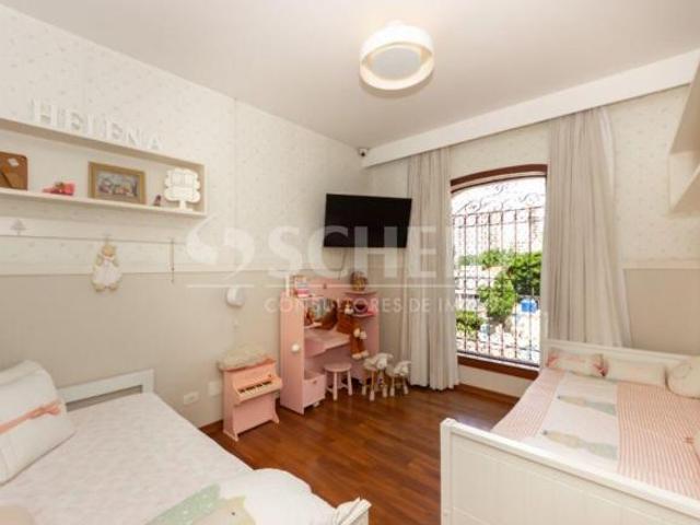 Apartamento á Venda na Vila Mariana com 225m², 4 quartos sendo 3 suítes, 2 vagas