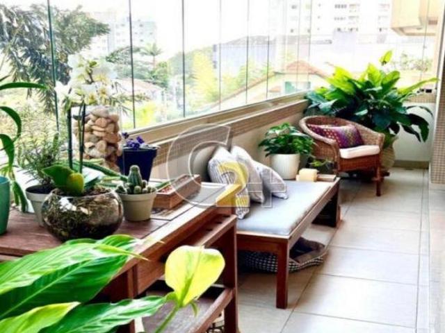 Apartamento à venda na Vila Mariana com 4 quartos, sendo 3 suítes e 4 vagas