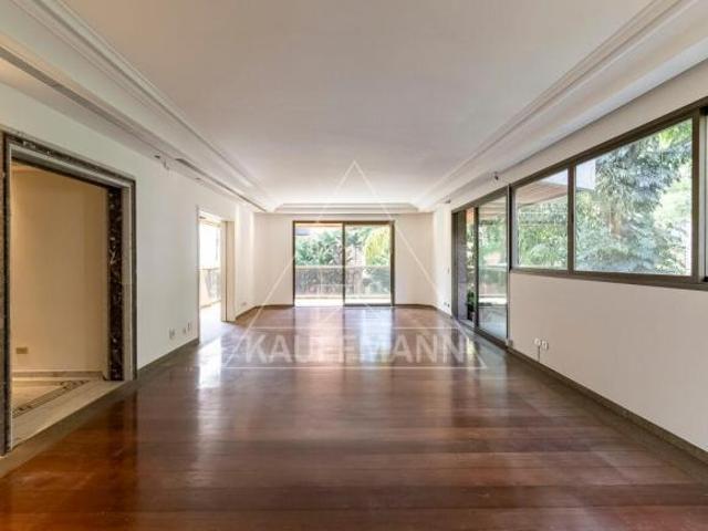 Apartamento à Venda na Vila Nova Conceição: 4 Dormitórios 3 Suítes, 5 Vagas, 383m² de Área Útil
